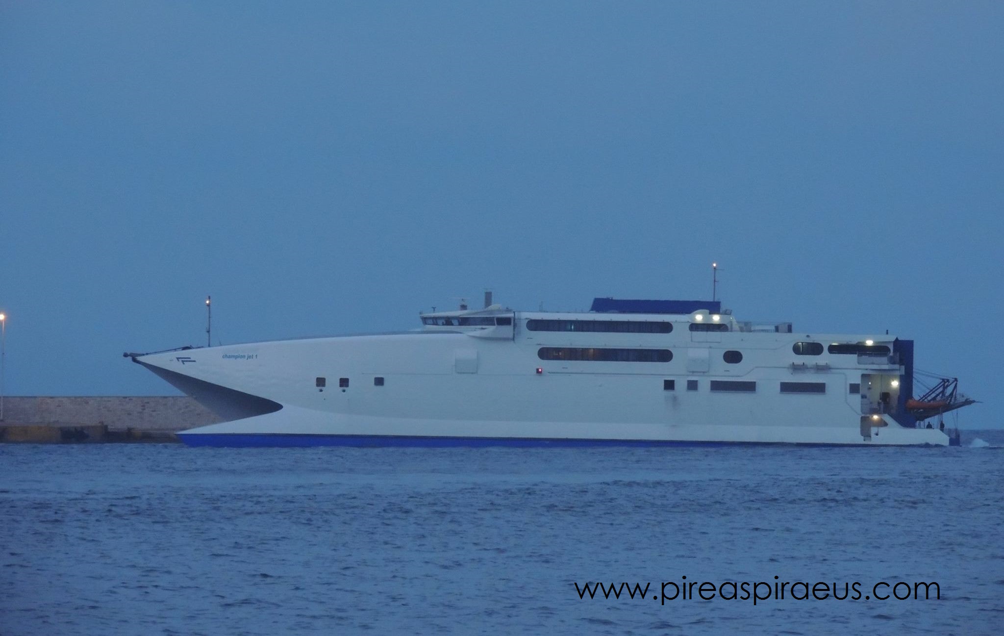 Παρθενική άφιξη Champion Jet 1 στο λιμάνι του Πειραιά - PireasPiraeus ...