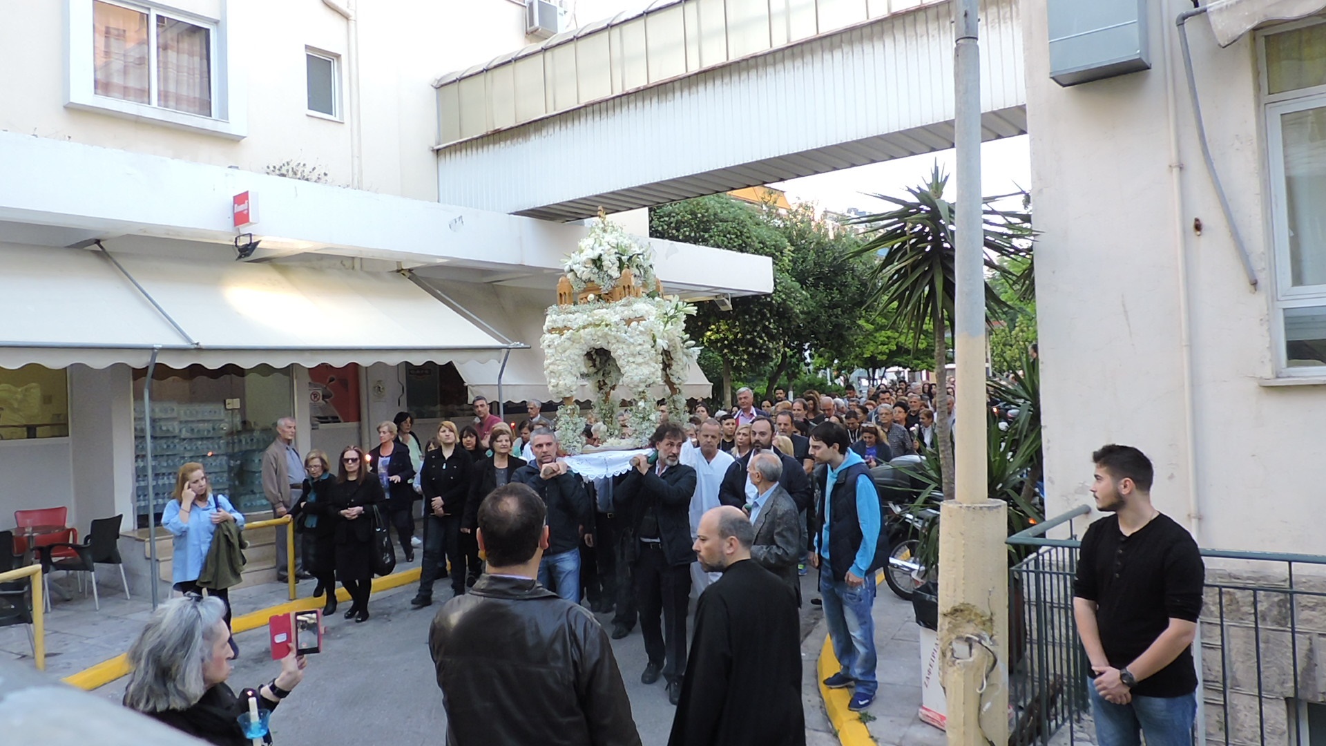 Μεγάλη Παρασκευή : Επιτάφιοι σε Ιερούς Ναούς του Πειραιά [photos ...