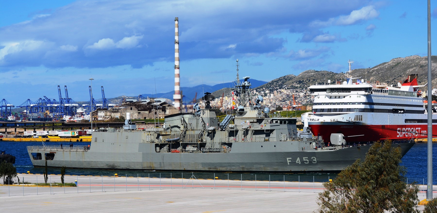 Φ/Γ Σπέτσαι : Η άφιξη της φρεγάτας στο λιμάνι του Πειραιά [video ...