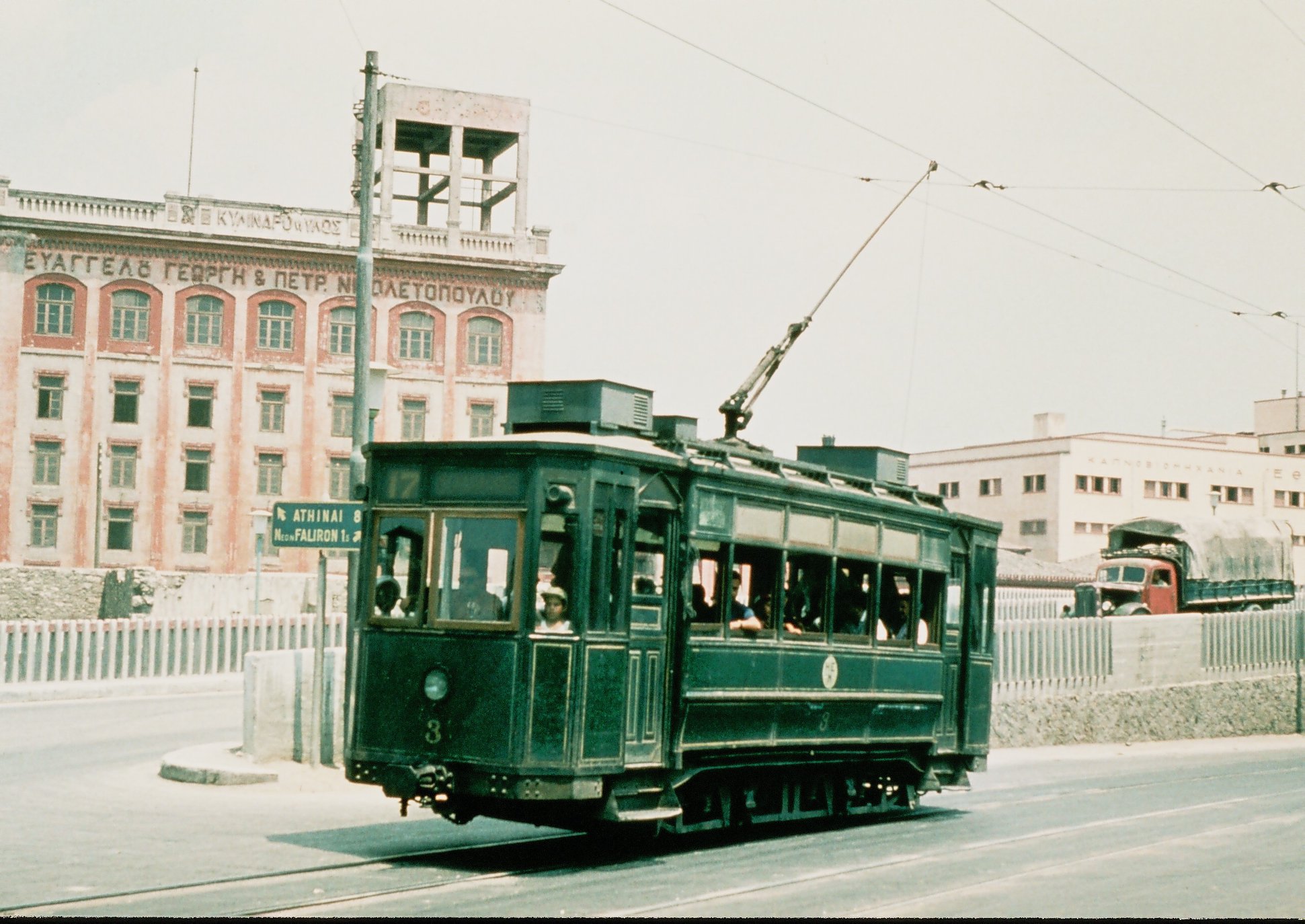Στον Πειραιά με το παλιό το τράμ [photos] | PireasPiraeus . the web