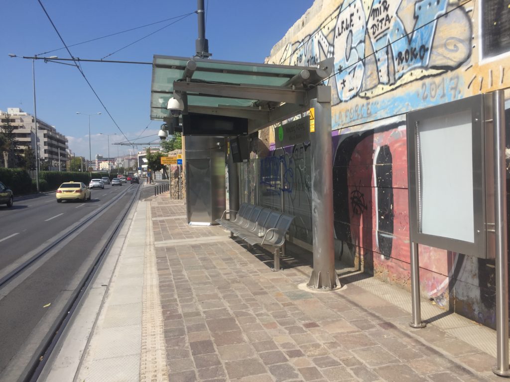Στάσεις Τραμ : Έτοιμες …χωρίς εκδοτήρια και συρμούς [video ...