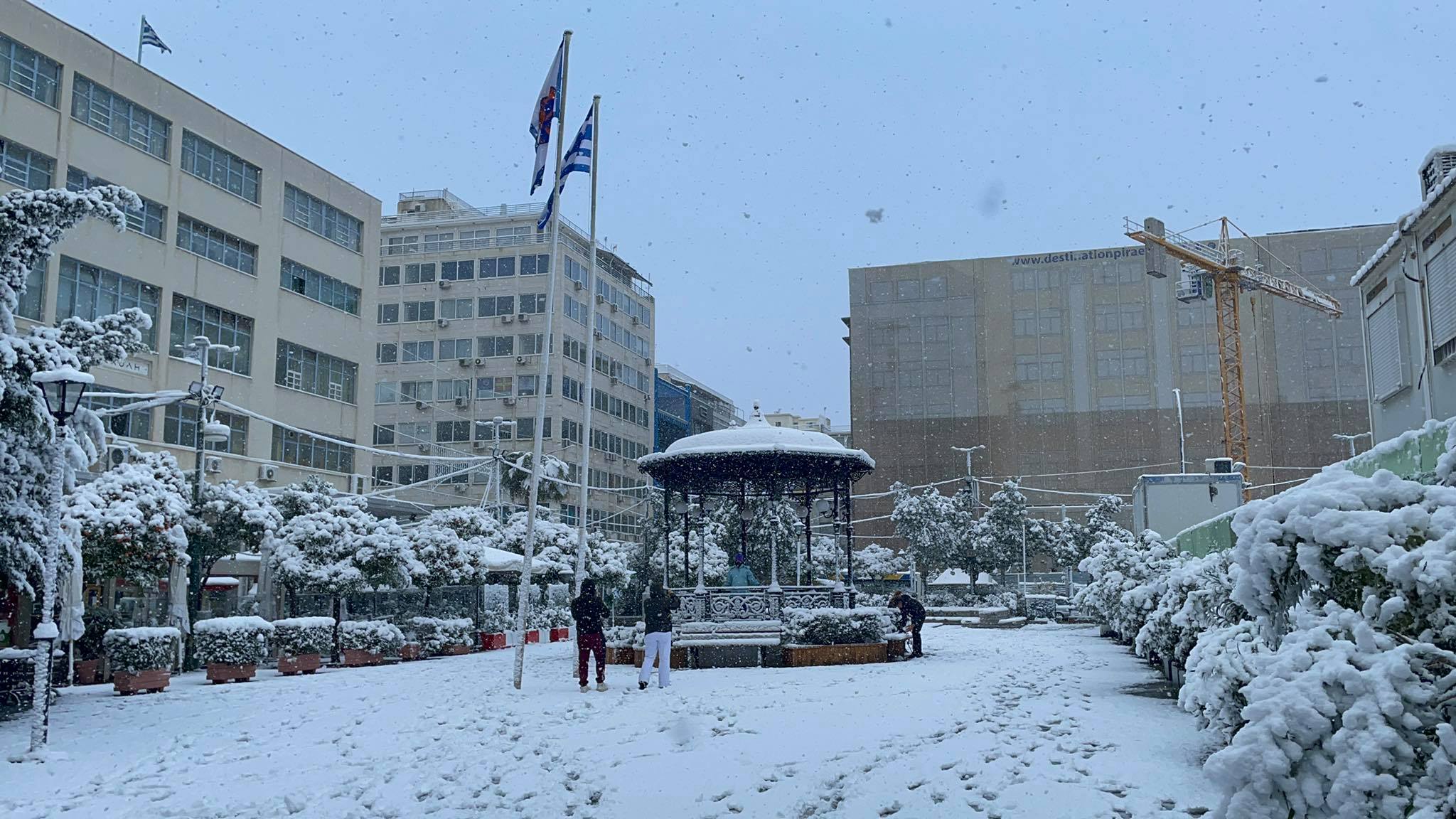 Κακοκαιρία Μήδεια : Βόλτα στον χιονισμένο Πειραιά μέρος 1ο [videos ...