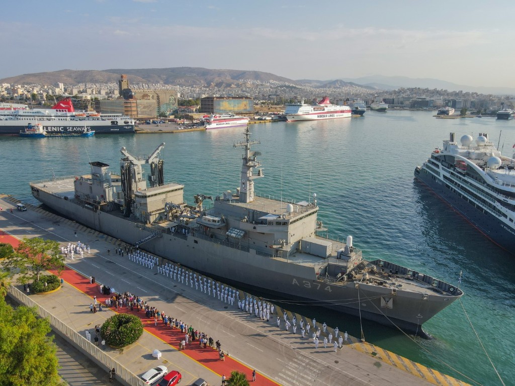 Αναχώρησαν απο τον Πειραιά οι Ναυτικοί Δόκιμοι για το Θερινό ...