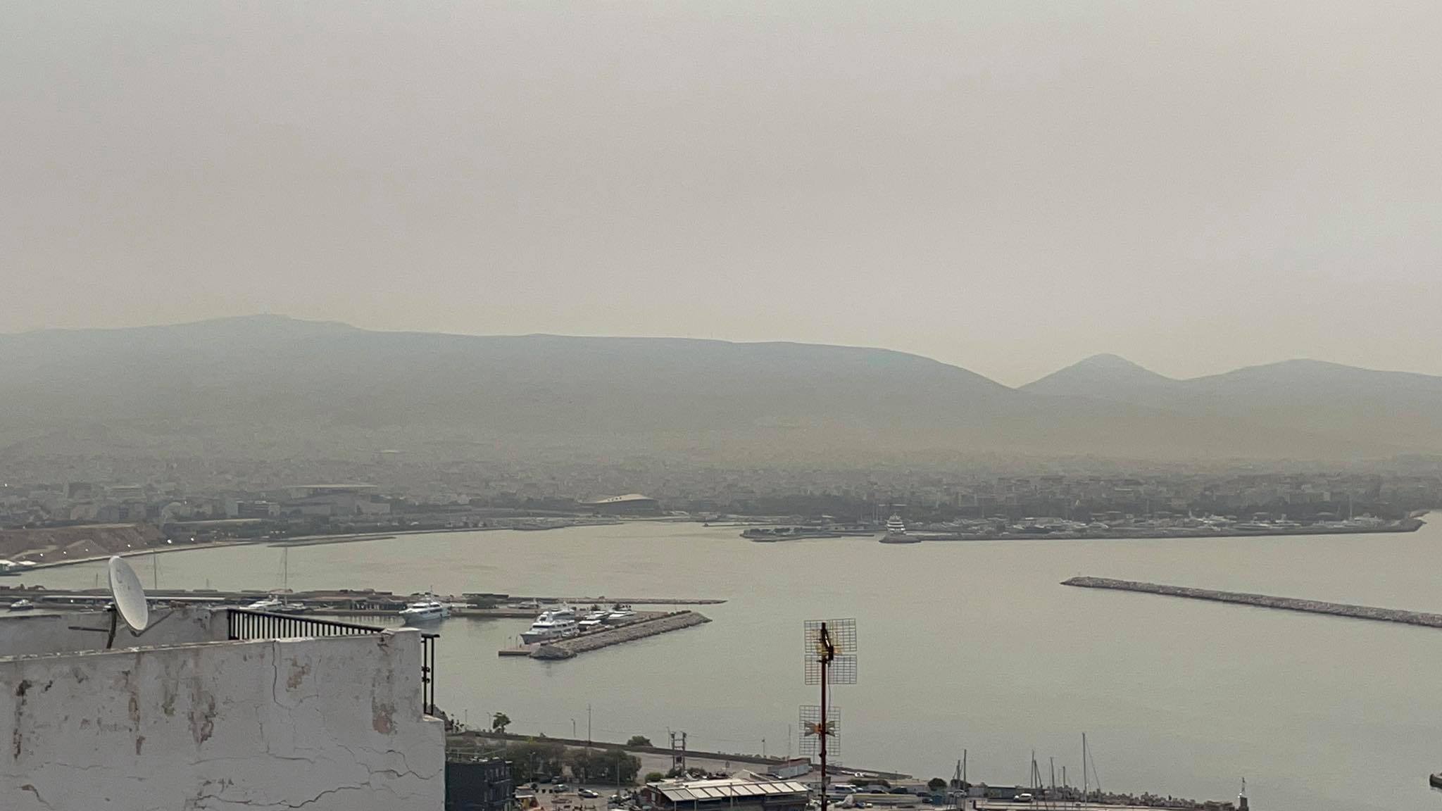 Αποπνικτική και σήμερα η ατμόσφαιρα στην Αττική λόγω των καπνών ...