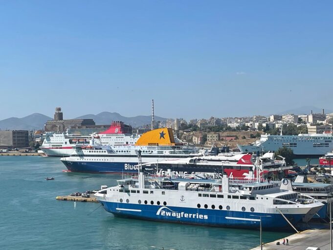 Λιμάνι Πειραιά - Δείτε τα πλοία στο λιμάνι LIVE 24/7 - PireasPiraeus ...