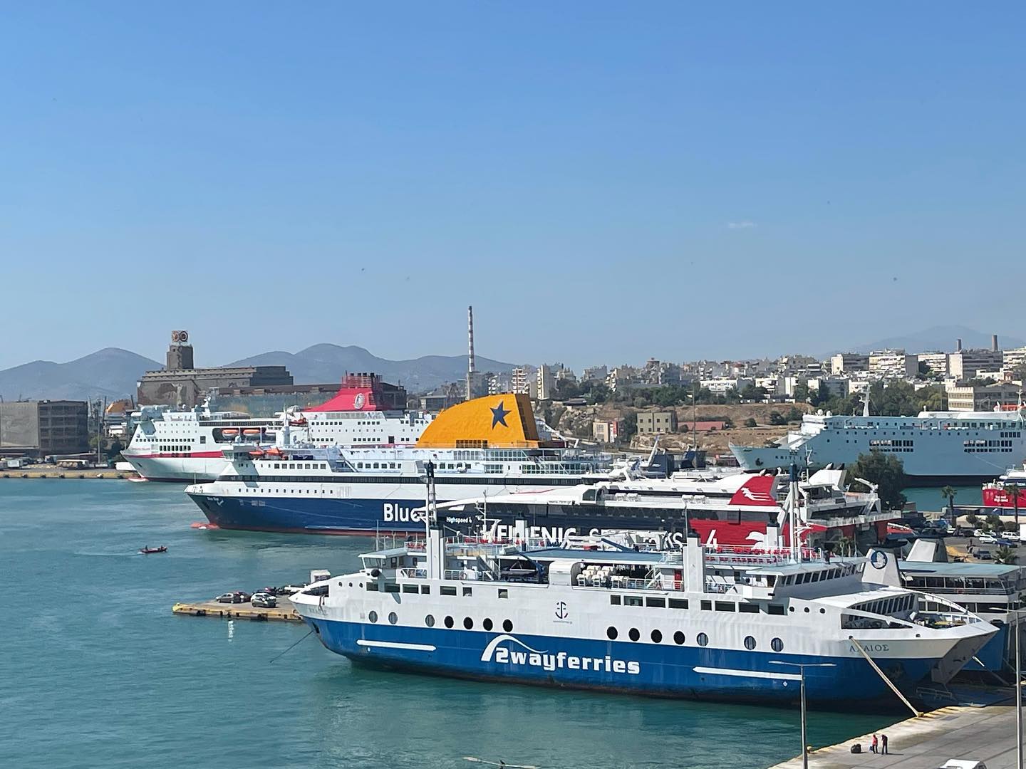 Λιμάνι Πειραιά - Δείτε τα πλοία στο λιμάνι LIVE 24/7 - PireasPiraeus ...