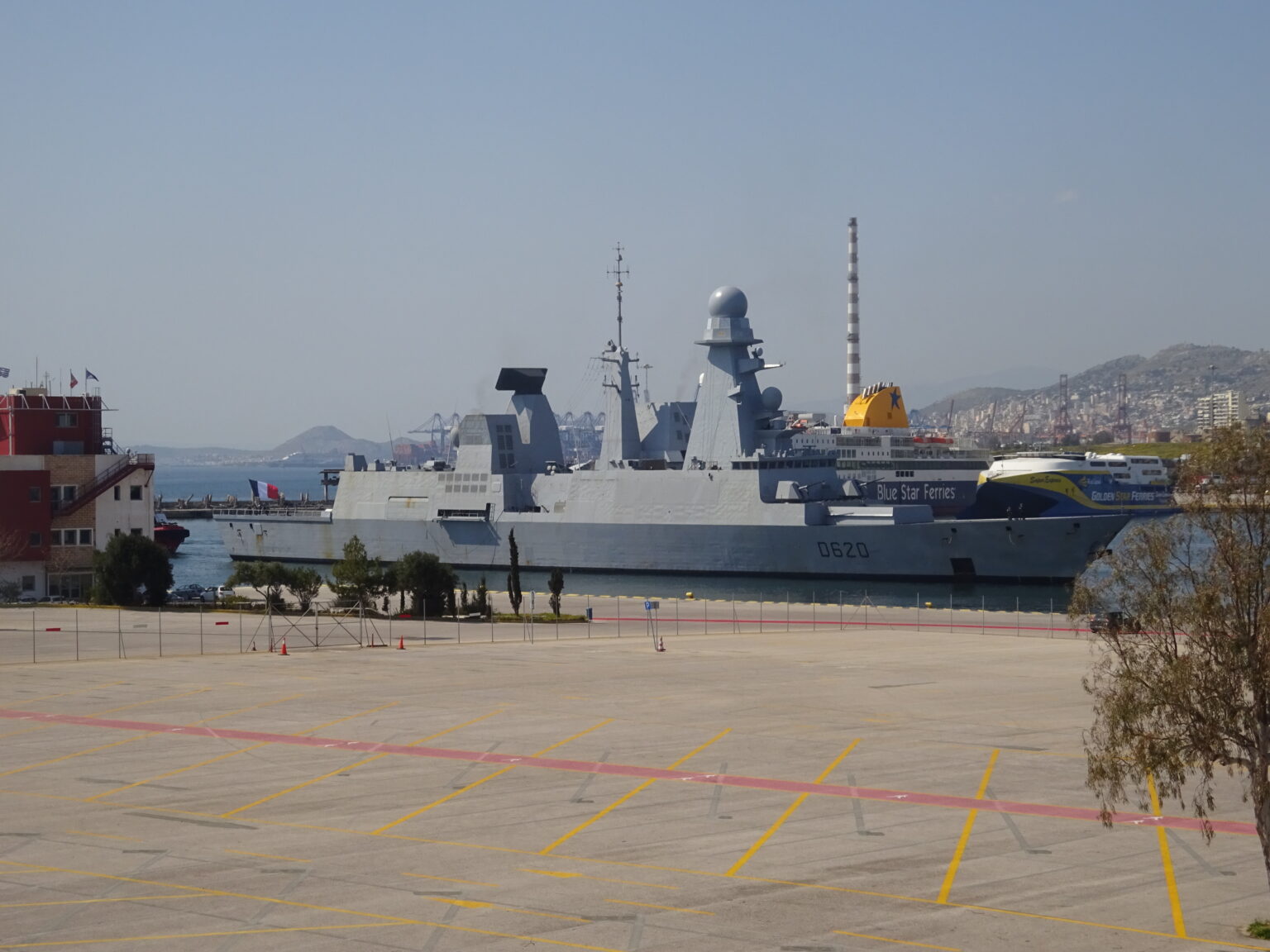 Στον Πειραιά η Γαλλικη φρεγάτα FORBIN D620 [video] | PireasPiraeus ...
