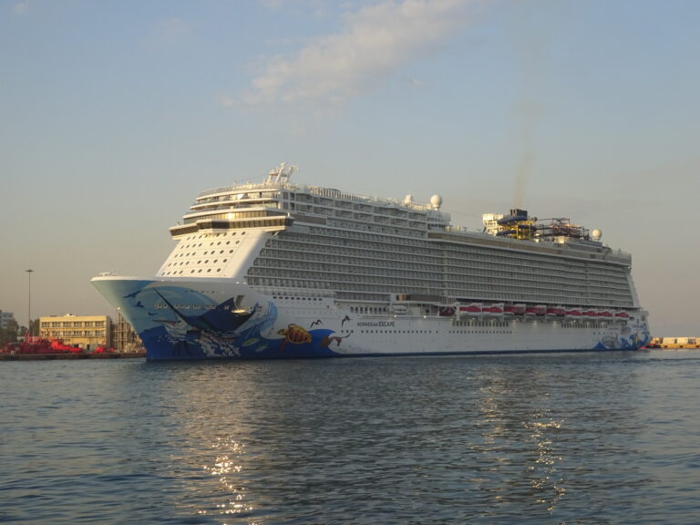 Άφιξη Ε/Γ-Ο/Γ Πορφυρούσα στο λιμάνι του Πειραιά | PireasPiraeus . the web