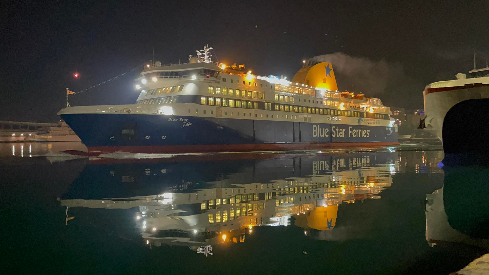 Το Blue Star Delos έκανε ποδαρικό στο λιμάνι του Πειραιά για το 2023 ...