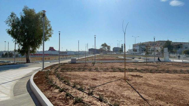 Δραπετσώνα : Παραδόθηκε στο κοινό το πάρκο στο Καστράκι [video ...