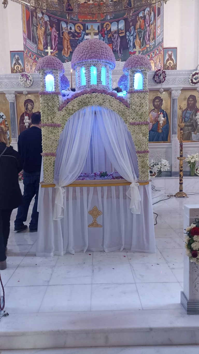 ΠΕΙΡΑΙΑΣ : Δείτε πως στολίστηκαν οι Επιτάφιοι σε Ιερούς Ναούς της πόλης ...