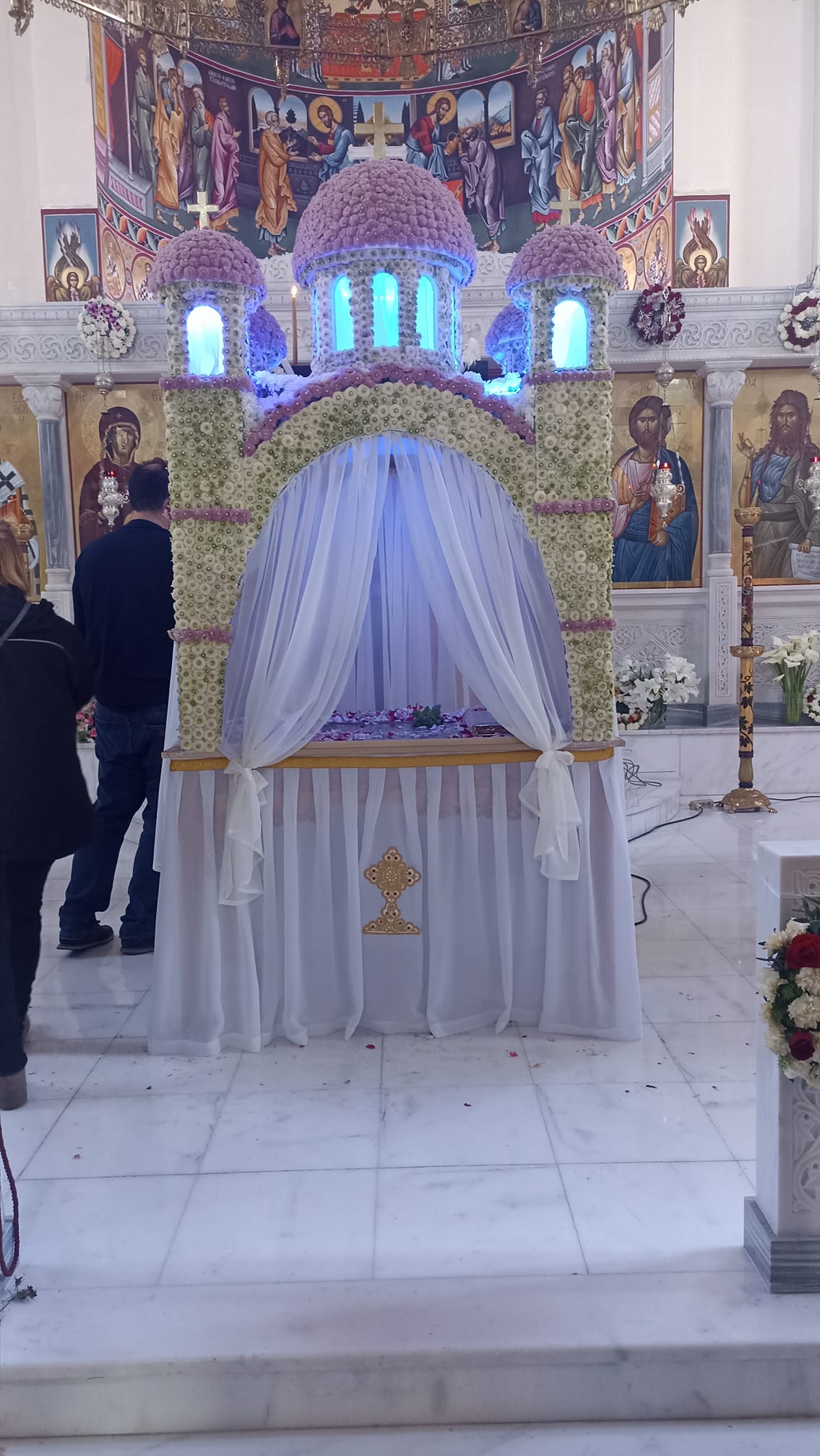 ΠΕΙΡΑΙΑΣ : Δείτε πως στολίστηκαν οι Επιτάφιοι σε Ιερούς Ναούς της πόλης ...