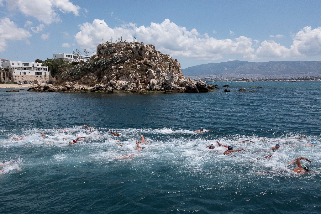 Εκατοντάδες κολυμβητές στον Πειραιά για τους αγώνες Open Water ...