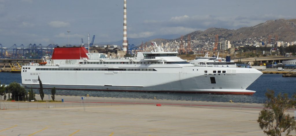 Golden Princess : Παρθενική άφιξη στο λιμάνι του Πειραιά για το νέο ...