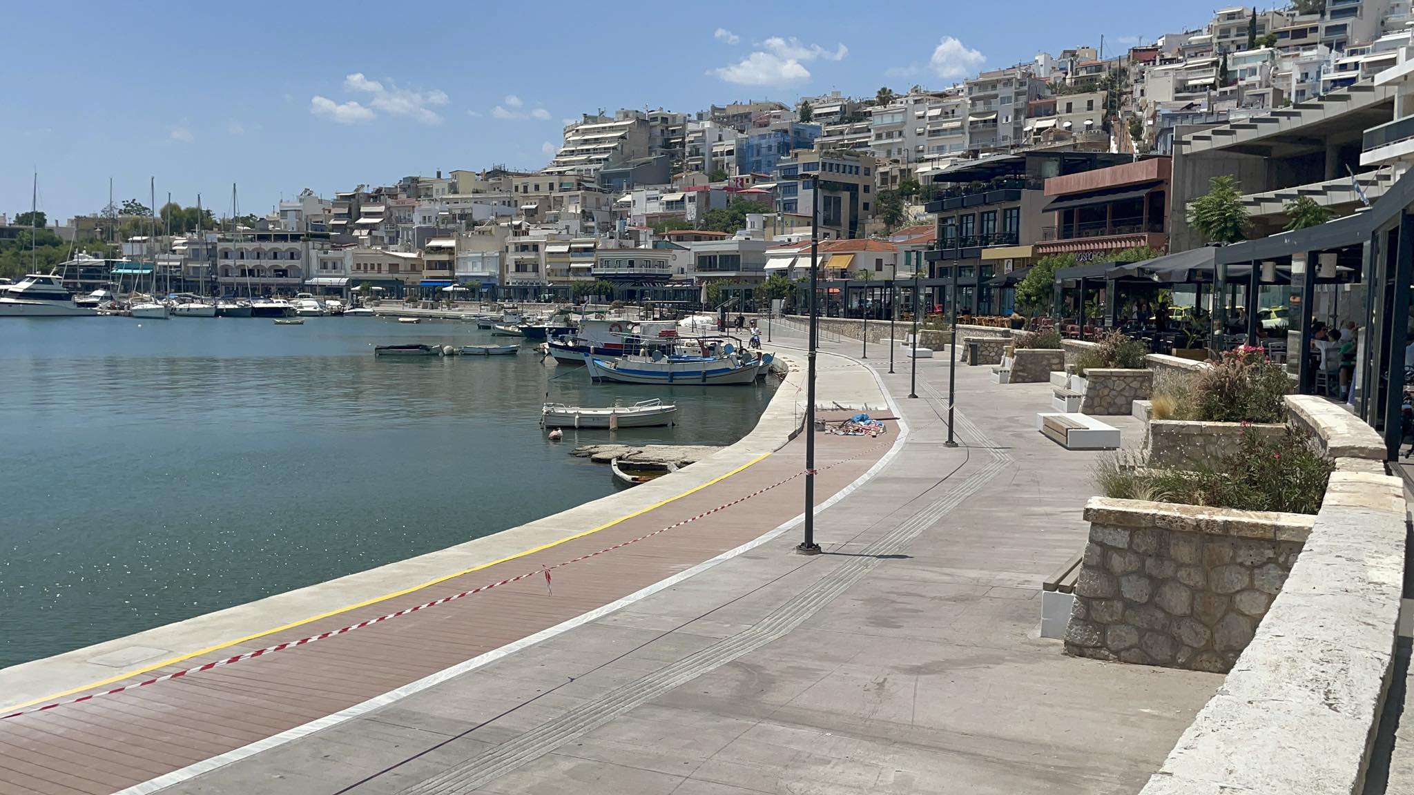 Ανάπλαση Μικρολίμανου: Μπαίνει -επιτέλους- το ξύλινο ντέκ στο ...