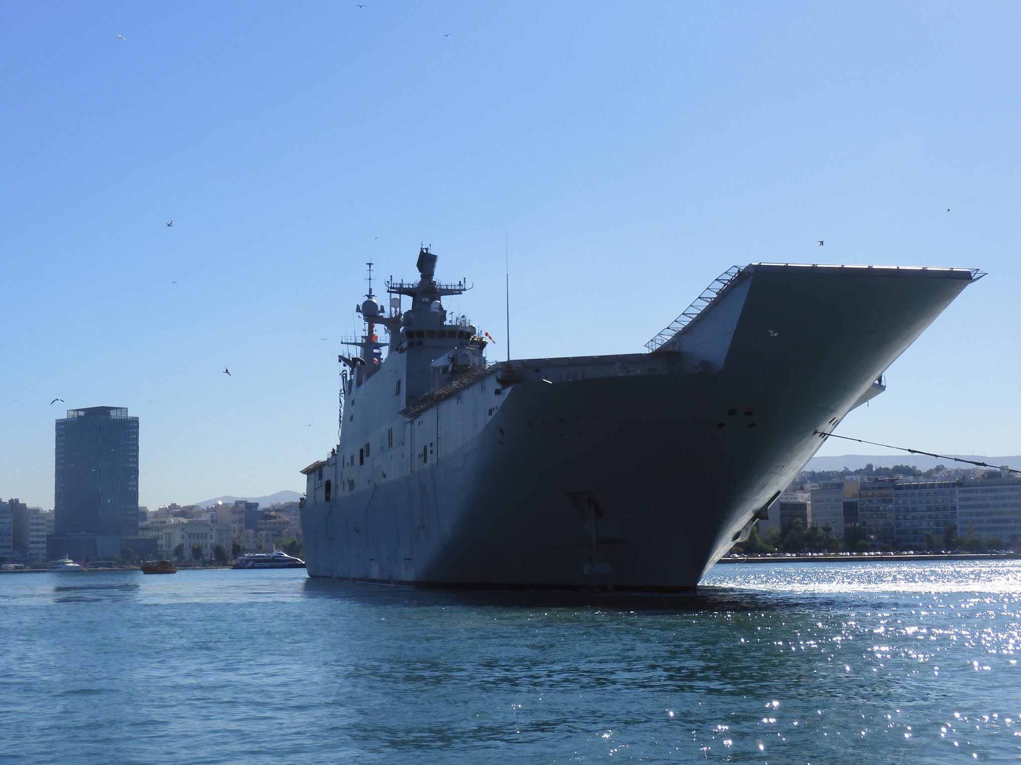 ΛΙΜΑΝΙ ΠΕΙΡΑΙΑ | Υποδοχή του 2022 με πανδαισία πυροτεχνημάτων [video ...