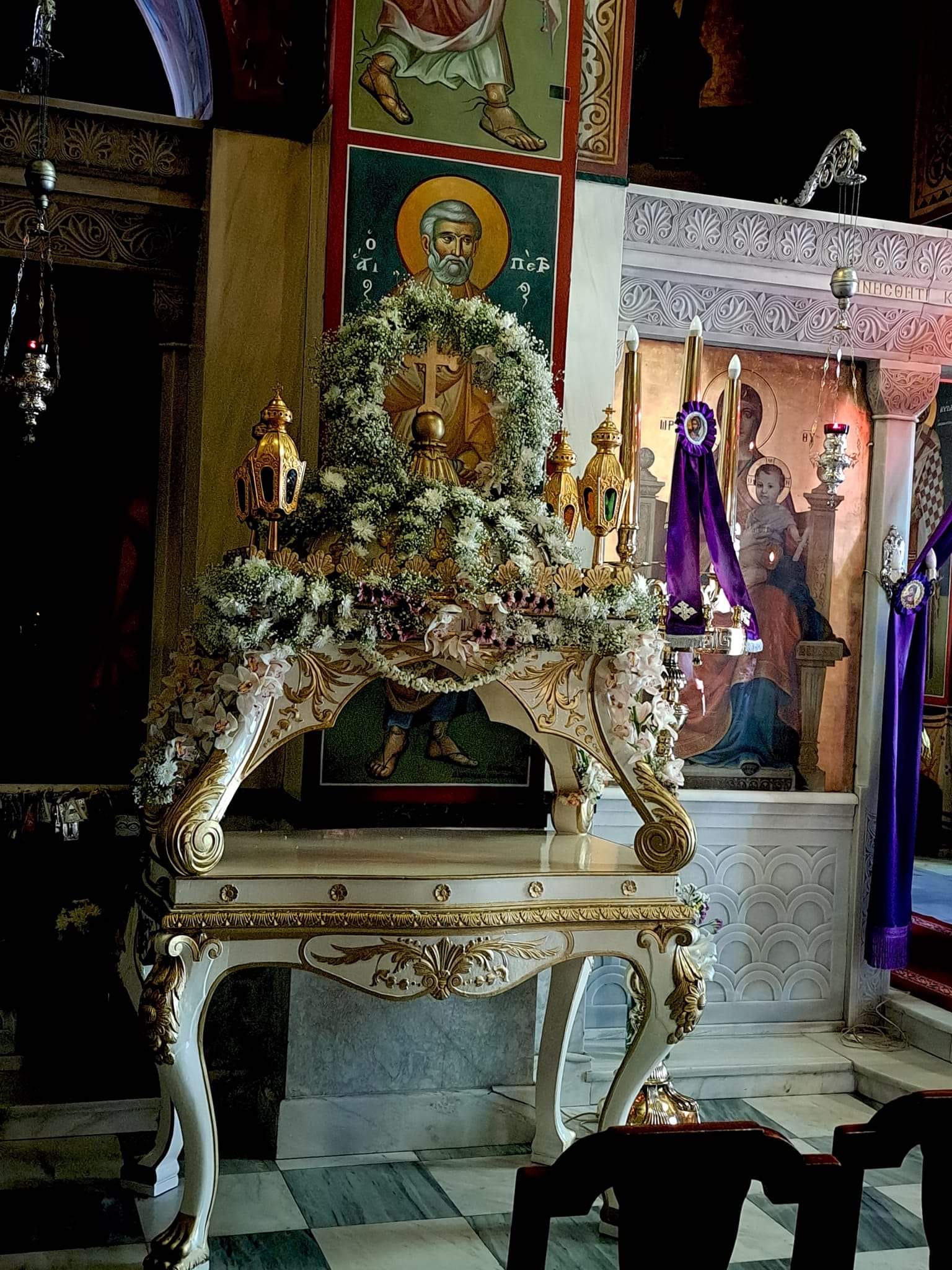 ΠΕΙΡΑΙΑΣ : Δείτε πως στολίστηκαν οι Επιτάφιοι σε Ιερούς Ναούς της πόλης ...