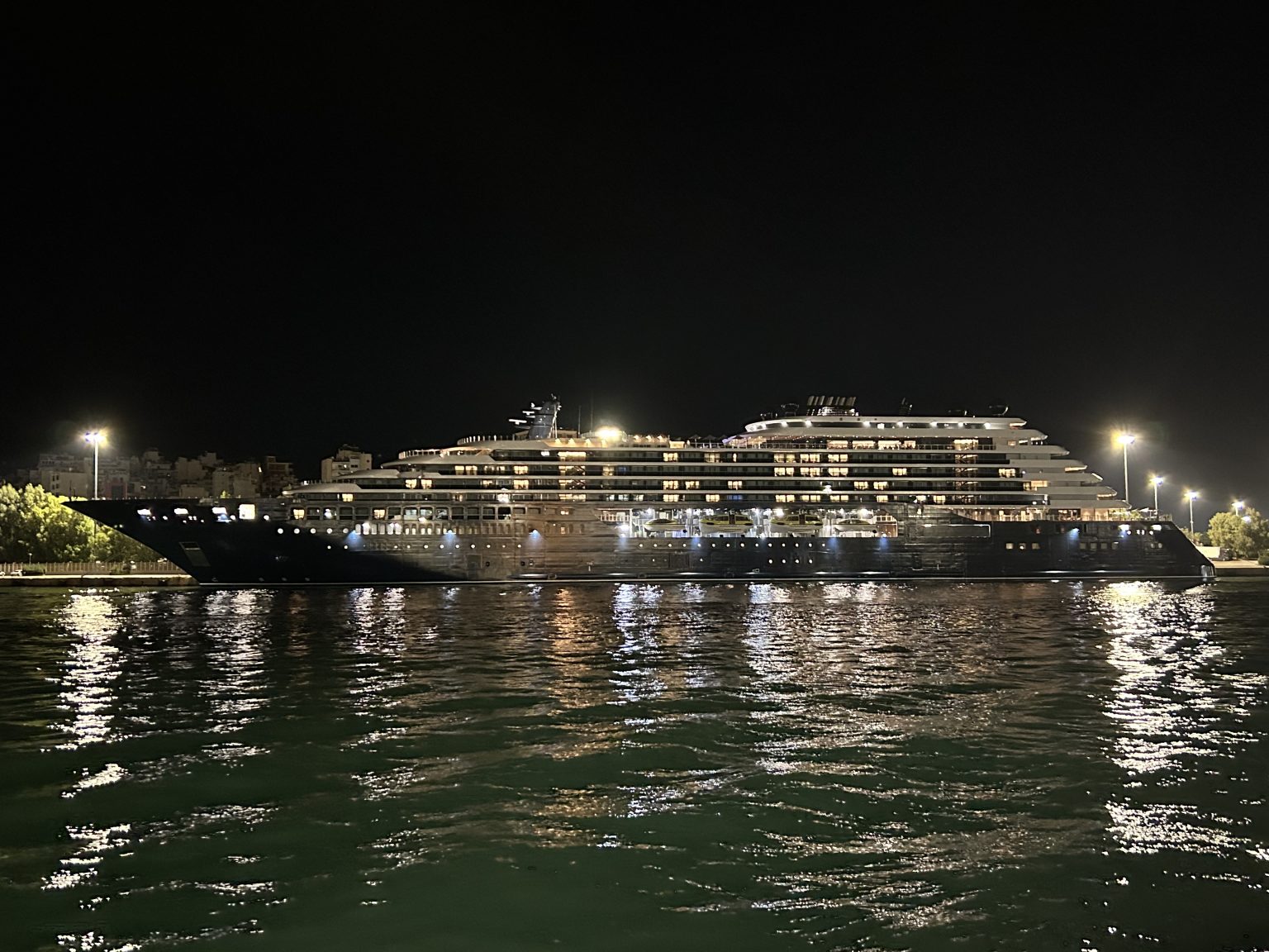 Στον Πειραιά για πρώτη φορά το νεότευκτο COSTA TOSCANA της Costa ...