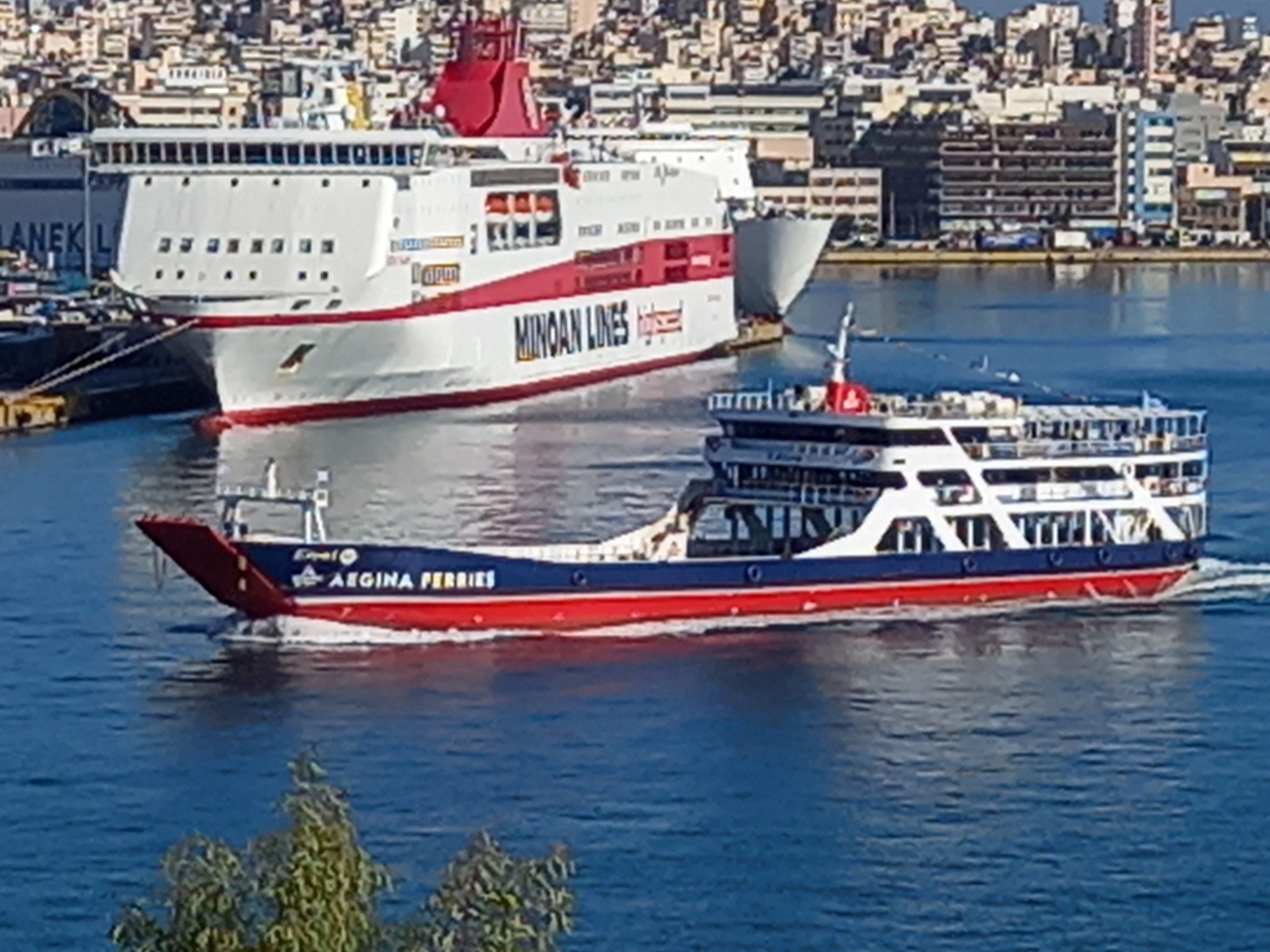 Ξεκίνησε τα δρομολόγια του στη γραμμή Πειραιάς-Αίγινα το Ελένη της ...
