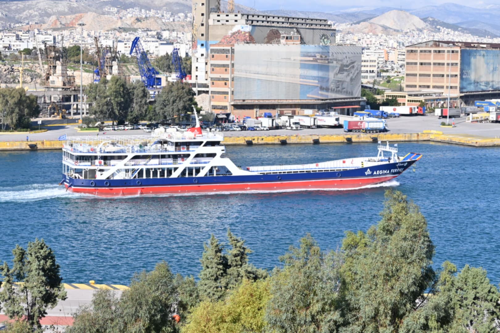 Ξεκίνησε τα δρομολόγια του στη γραμμή Πειραιάς-Αίγινα το Ελένη της ...